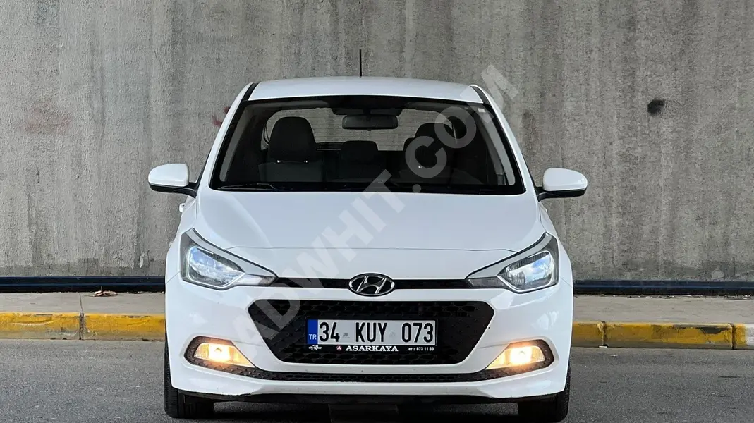 HYUNDAI/I20 model 2017 without paint 109,000 km/6 speeds/rear camera ...