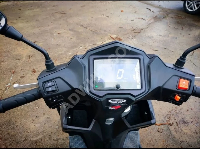Yuki Crypto 50 motorcycle with a massive body. - Adwhit